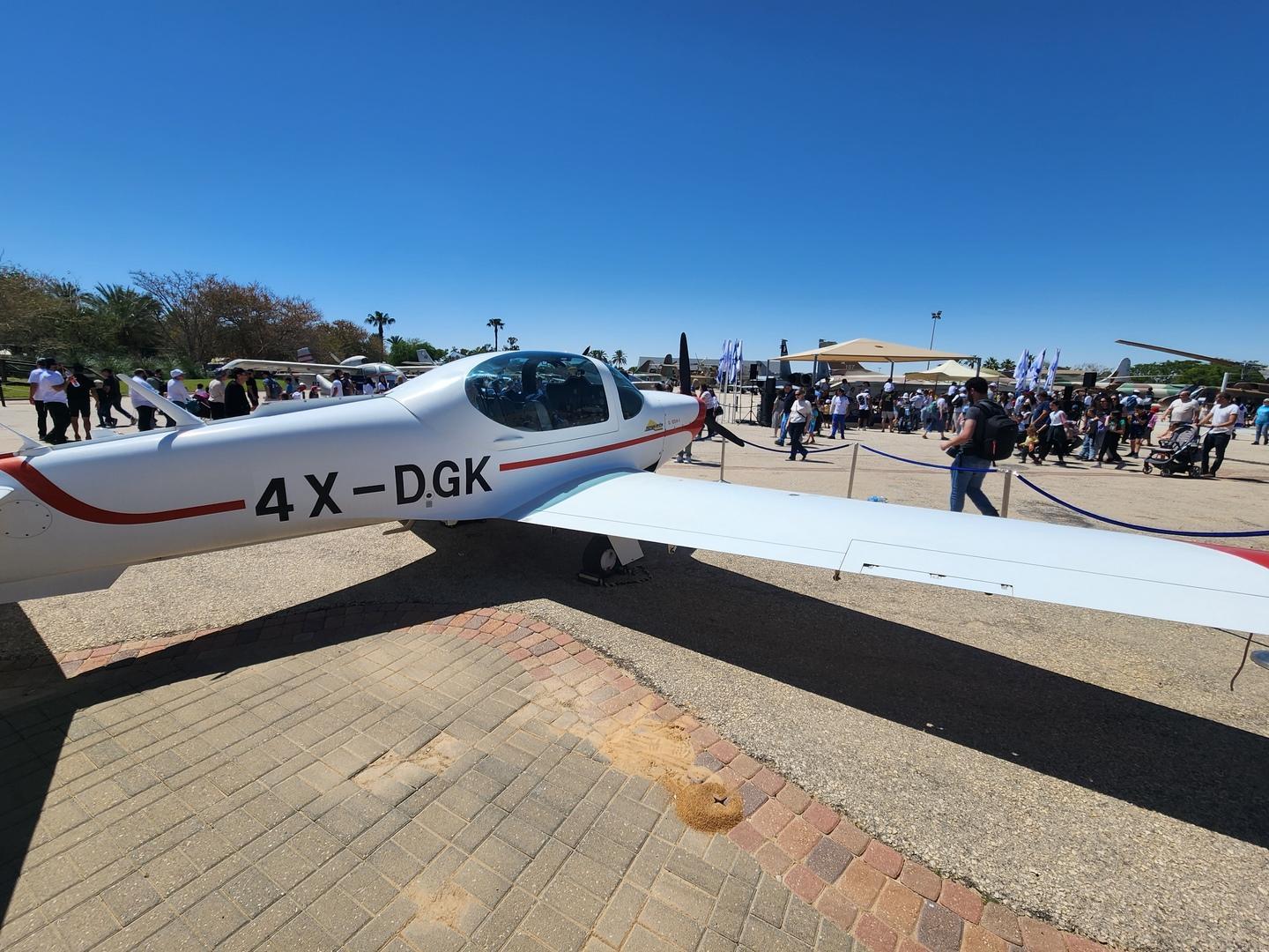 Grob G-120A ( ISRAELI NICKNAME "SNUNIT" ) - Props - форум моделистов ...