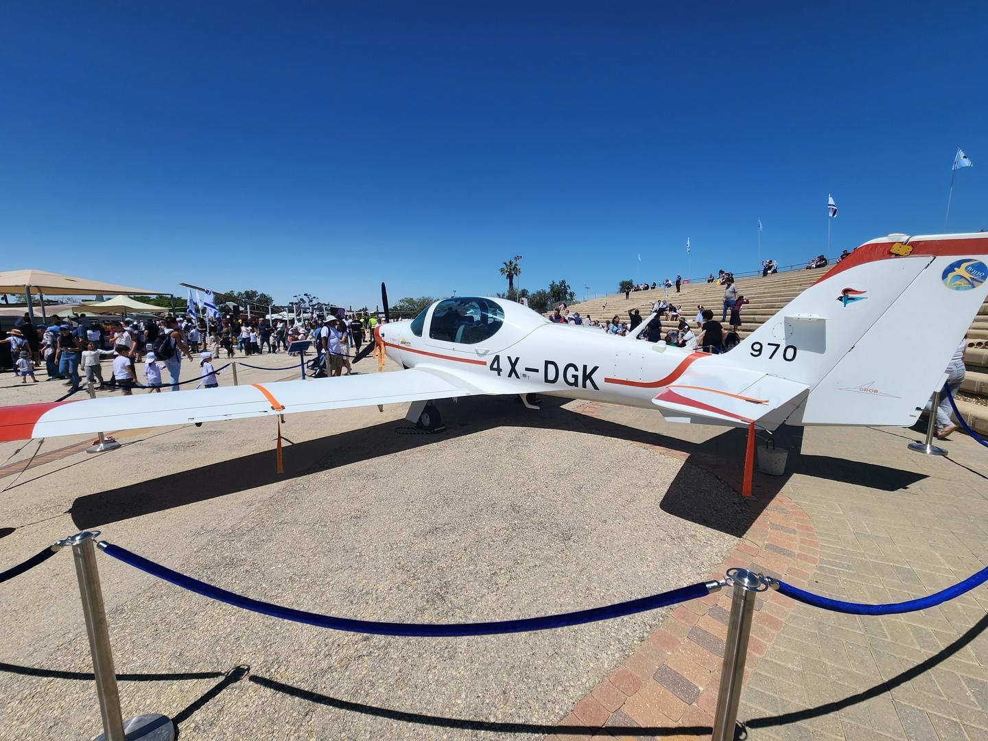 Grob G-120A ( ISRAELI NICKNAME "SNUNIT" ) - Props - форум моделистов ...