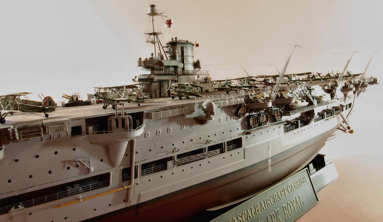 Aircraft carrier HMS Ark Royal 1939 1:350 by Merit International - 1/ ...