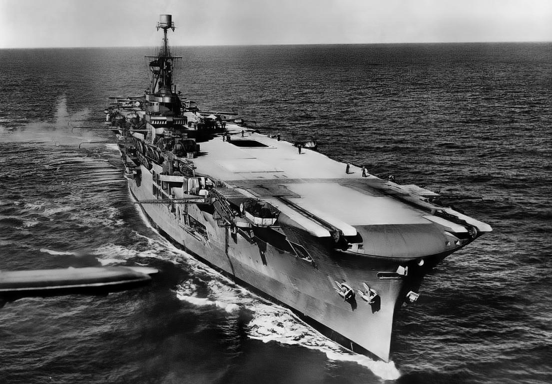 Aircraft carrier HMS Ark Royal 1939 1:350 by Merit International - 1/ ...